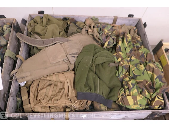 Persoonlijke uitrusting en kleding defensie - AlleVeilingen